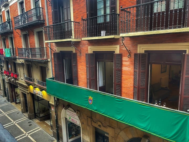 El Balcón De ZapaterÃa - Pamplona