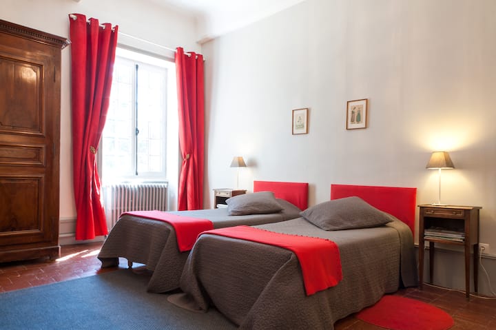 Chambre Tte Jeanne B&b Maison Des Gardes Cluny - Cluny