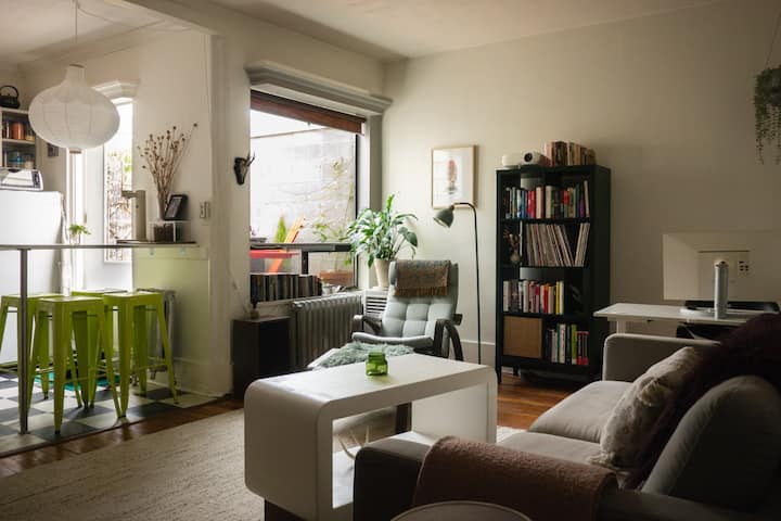 D.l. Room: Character Apartment, Central Location - Vancouver