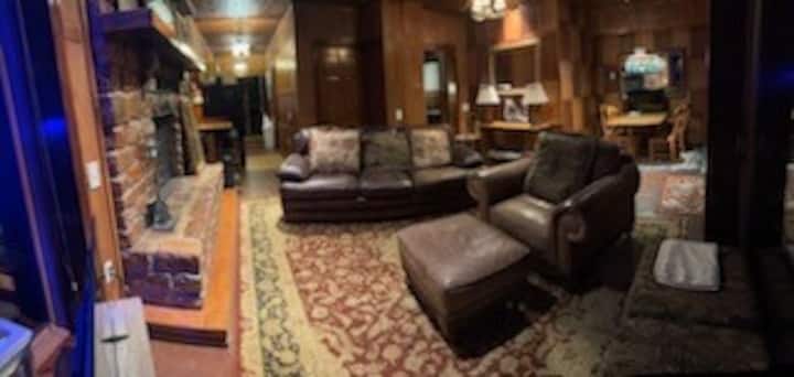 Quaint And Peaceful Waterfront Cabin, Unit#1 - Saint Joseph, MO
