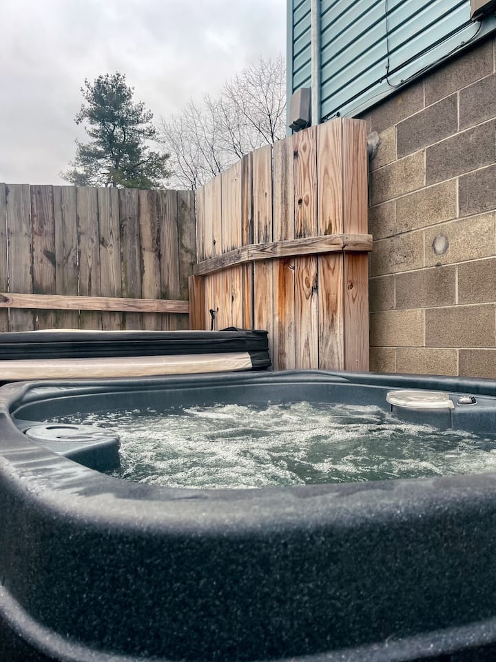 'Blue Heron Cottage' W/ Game Room, Deck & Hot Tub - Logan, OH