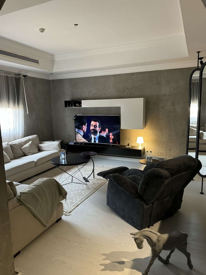 Modern2br|65”tv|huge Living|self-entry|201 - Jeddah