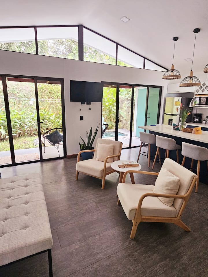 Sloth House, Jaco,
Piscina, 2 Camas King Y Queen - Playa Herradura