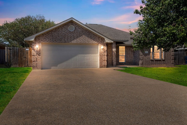 Relaxing “New” Retreat On Baywood*wifi*tamu *Bsw* - Santa's Wonderland, College Station