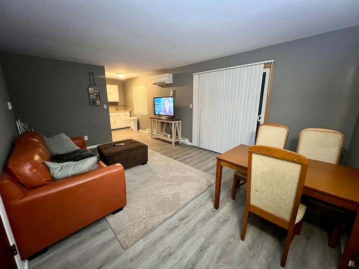 Convenient Aurora Apartment - イリノイ州