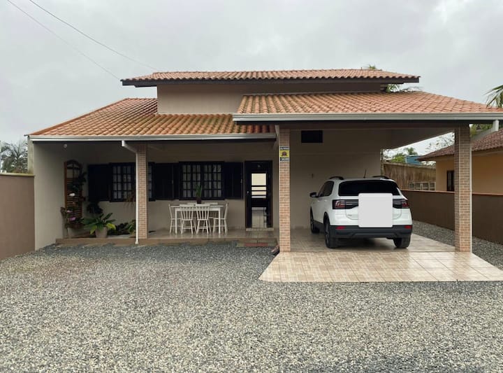 Aluga-se Casa Com Piscina - Itapoá