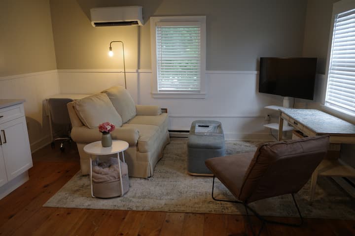 Charming Renovated 1br Downtown - Saco, ME