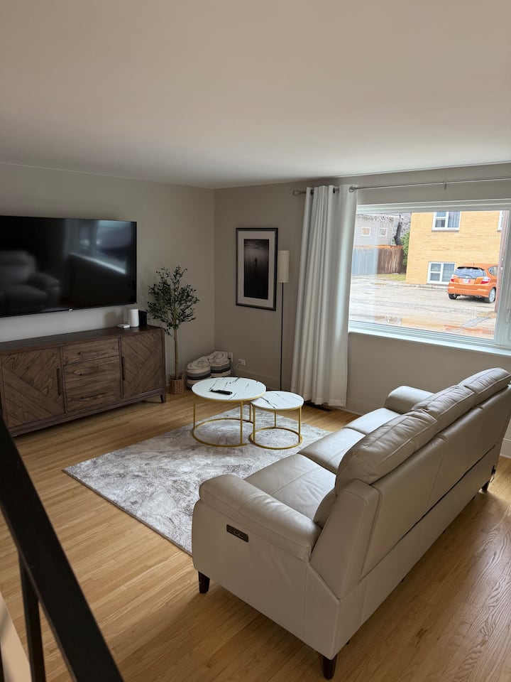 Great Location With 3 Bedrooms And 4 Beds - Winnipeg