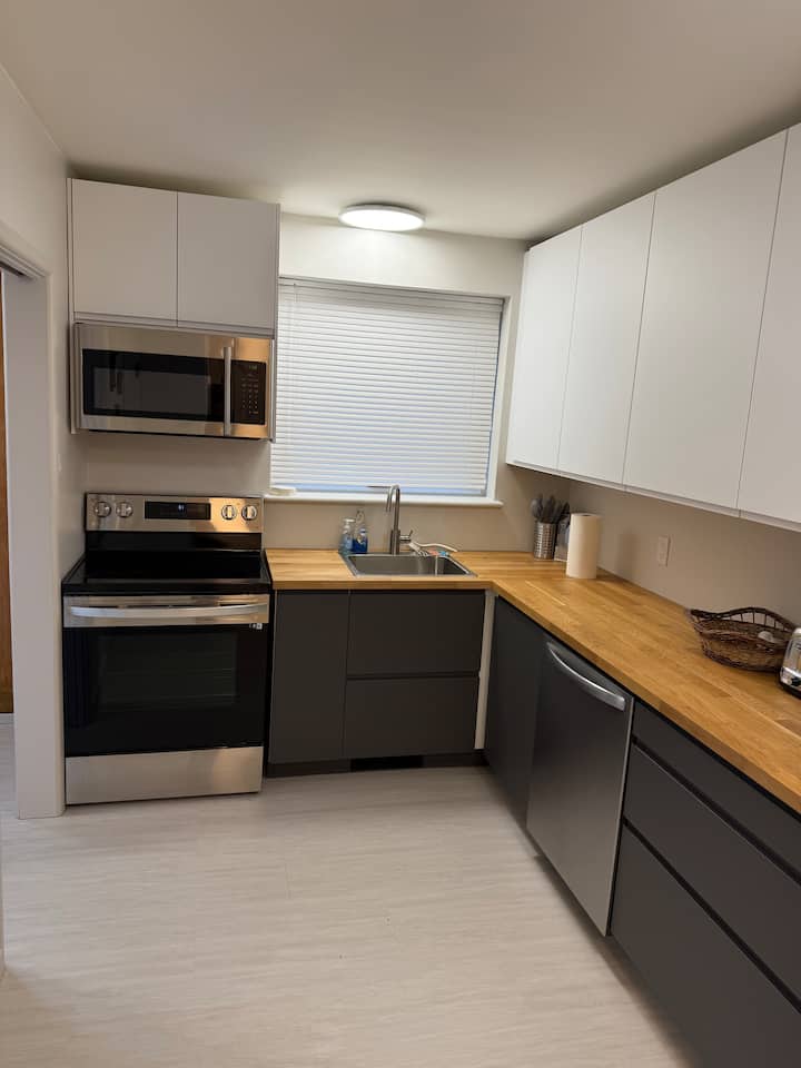 Great Location With 3 Bedrooms And 4 Beds - Manitoba