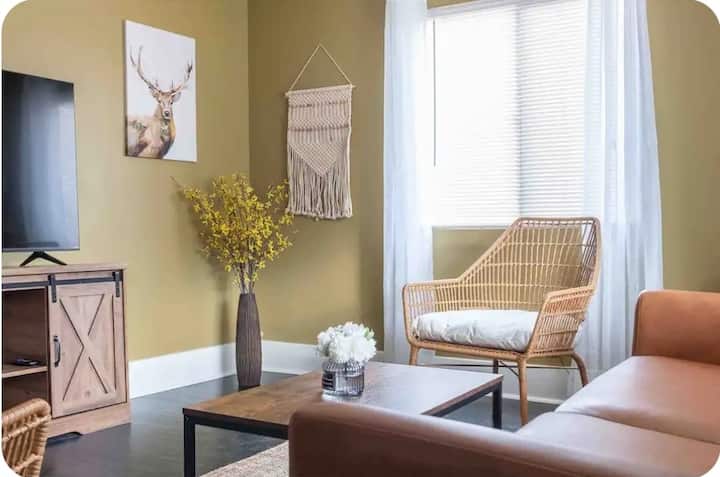 Bungalow House Quiet Neighborhood  King Size Bed! - Monrovia, CA