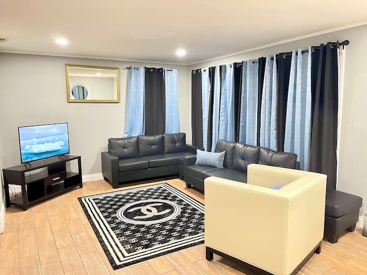 Entire Cozy Home + Fast Wi-fi - Crete, IL