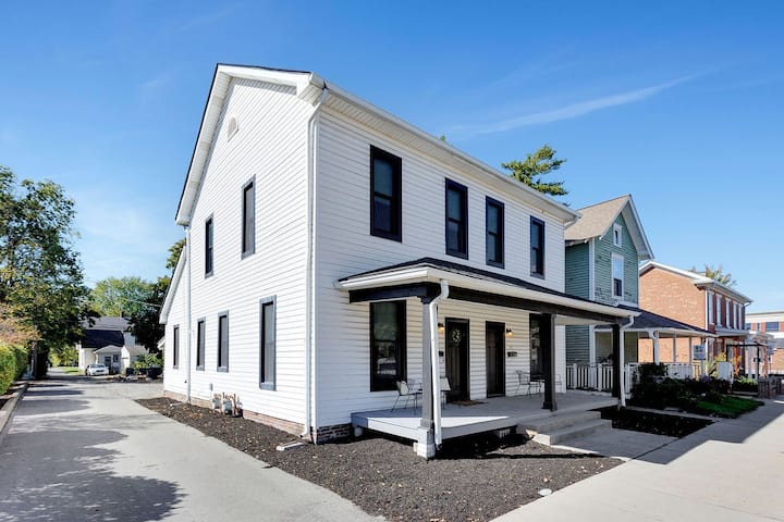 Miller House- Modern Remodel 2br Historic Townhome - Noblesville, IN