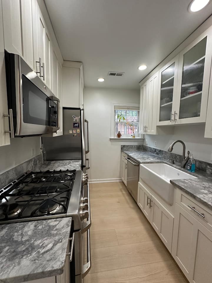 Entire Townhome With Parking In Noma - Washington, D.C.
