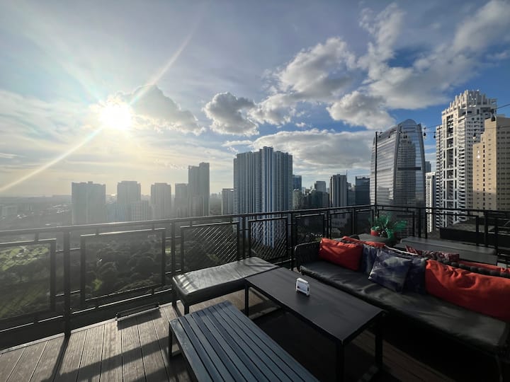 1-br Penthouse Suite At The Residences At Bcct Bgc - Taguig