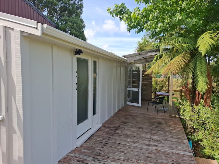 Cabin Between Two Lakes - Rotorua