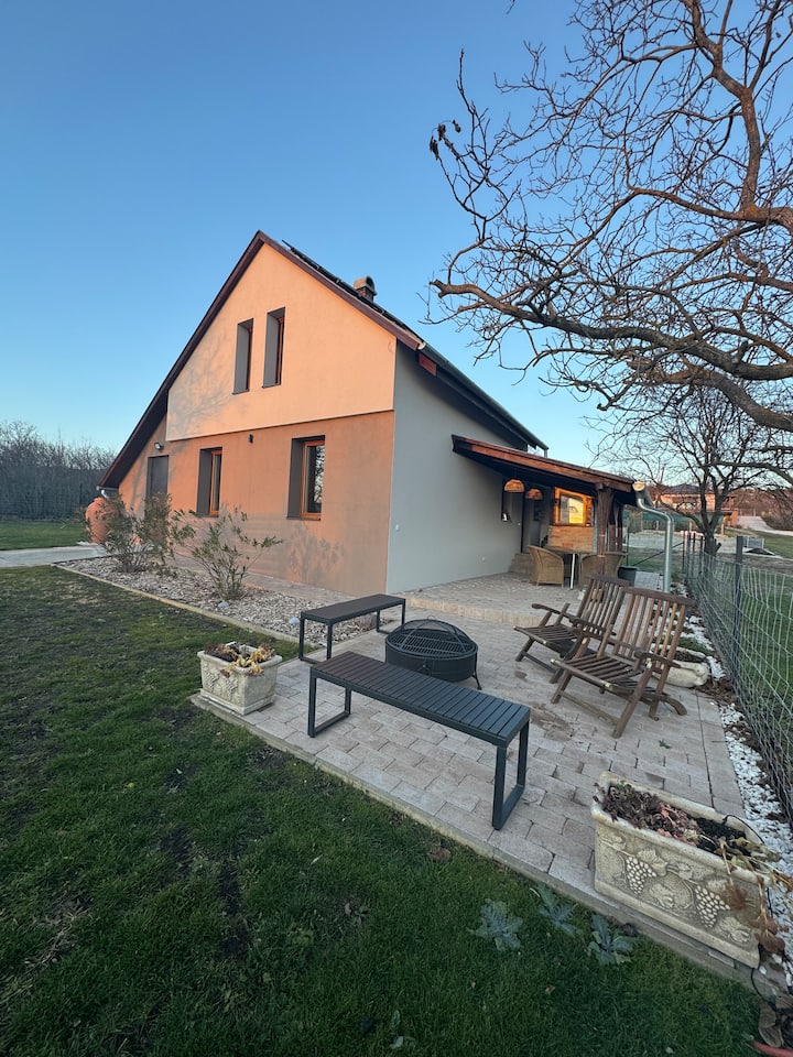 ÖRegvÃz Vendégház
Szentendre Vihar Utca 11 - Szentendre