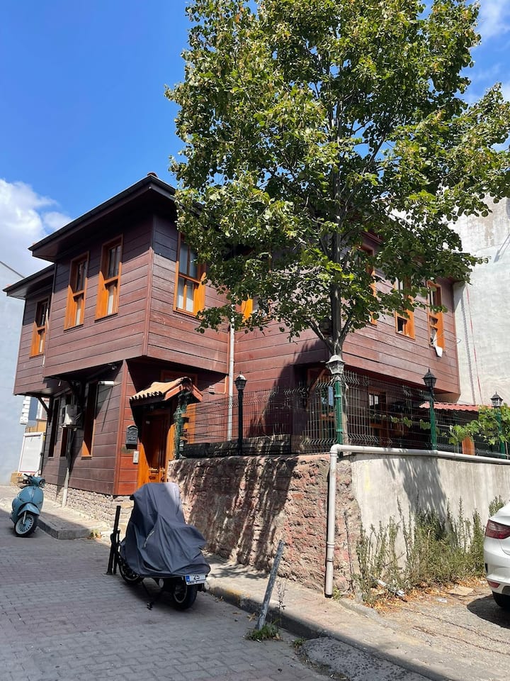 Tarihi Konak 1. Kat
100 M² Daire - İstanbul