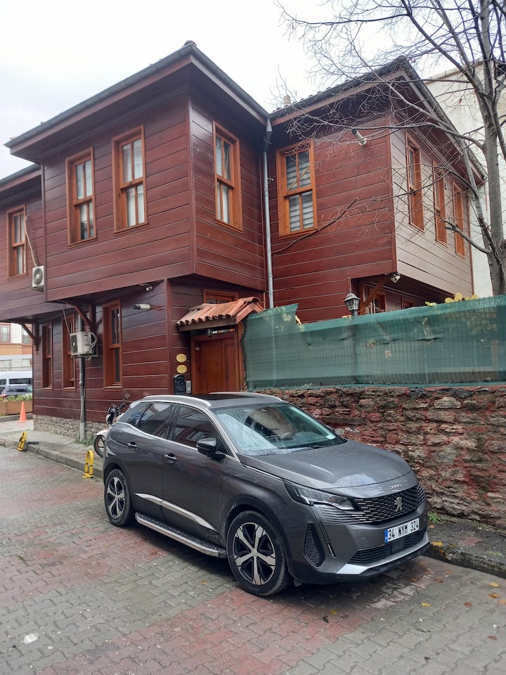 Bahçeli Köşk, Elit Ortam,
 1. Kat 100 M² Daire - Estambul