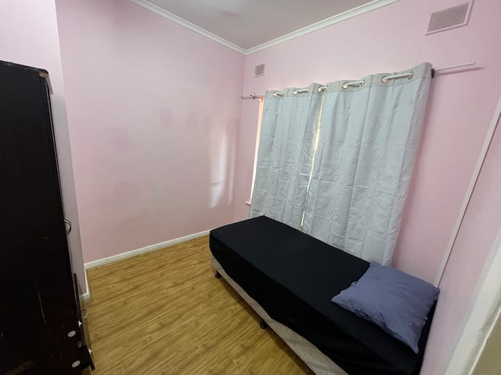 Single And Peaceful Room - Adelaide