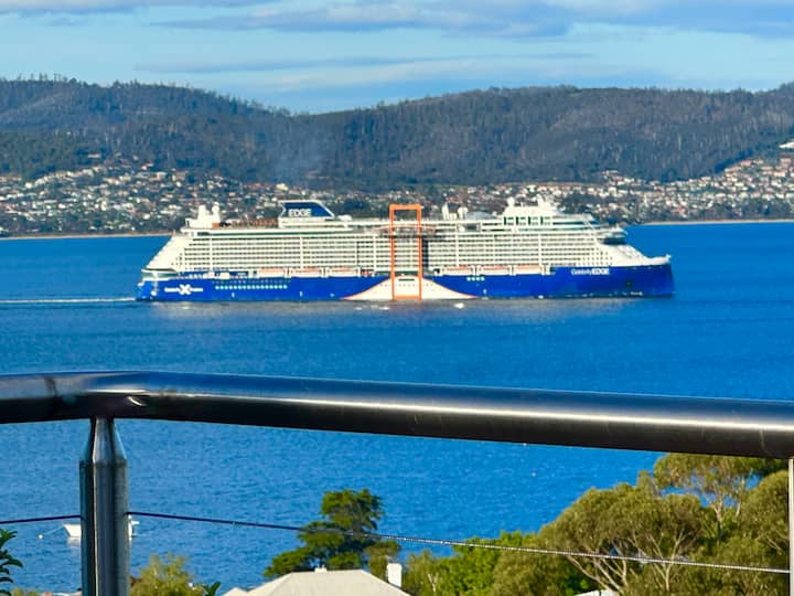 Secluded Oasis With Water Views - Hobart