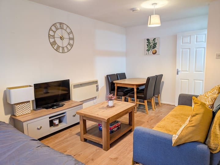 2 Bedroom Spacious Flat, (Near Town) Ground Floor - Wellingborough