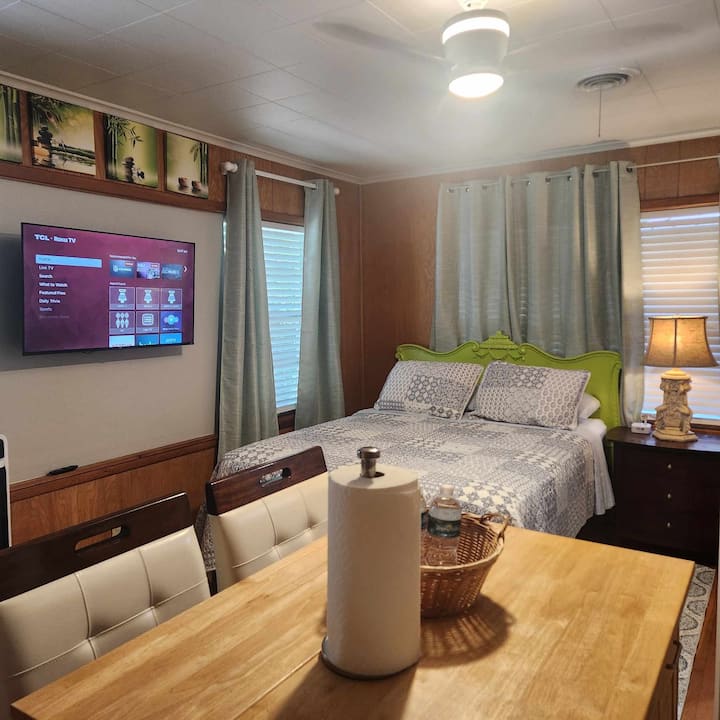 Garden Studio-entire Unit,tv, Wifi,kitchen,laundry - Jacksonville, FL