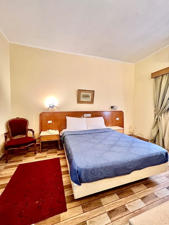 Hotel Room With Breakfast S1 - Alexandria