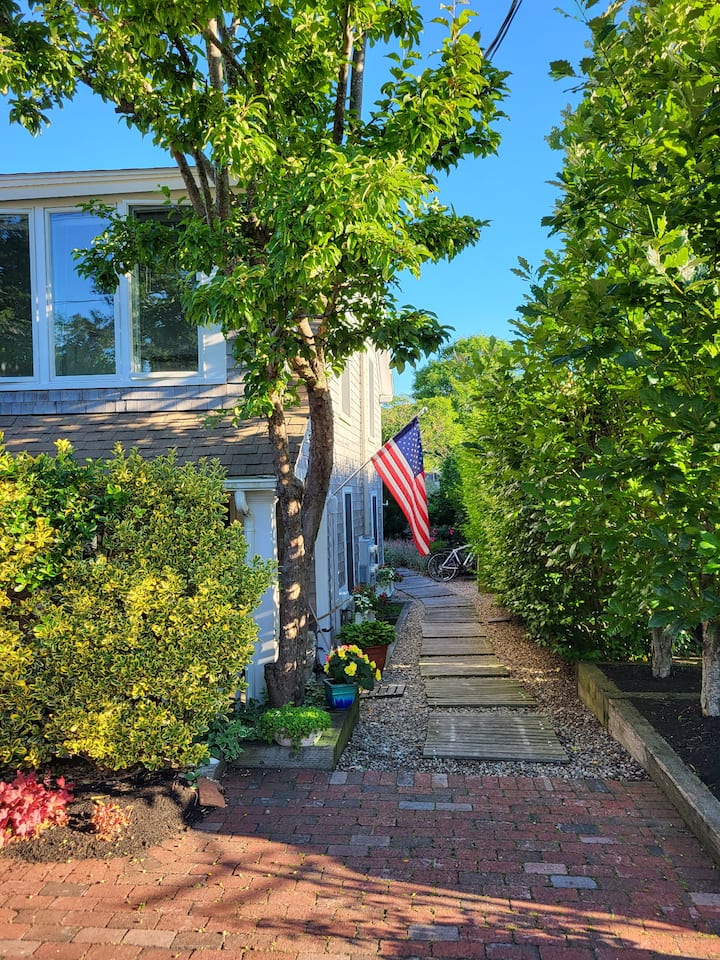 Red Oars - East End 2br Cottage - Capo Cod, MA