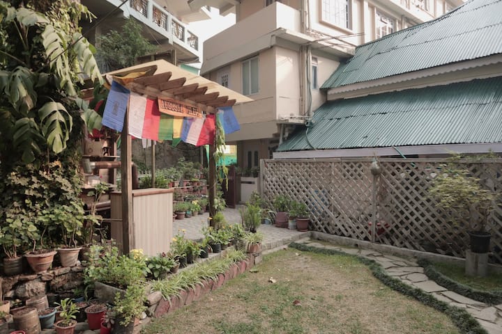 Quiet Hilltop Stay · Walk To Mall Road - Darjeeling