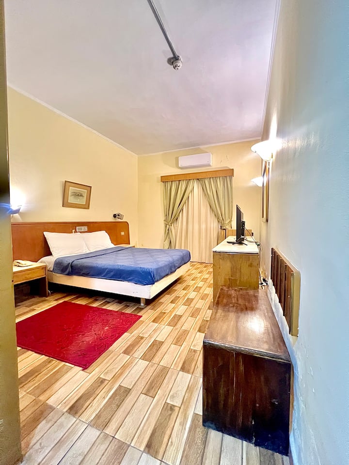 Hotel Room With Breakfast S3 - Alexandria