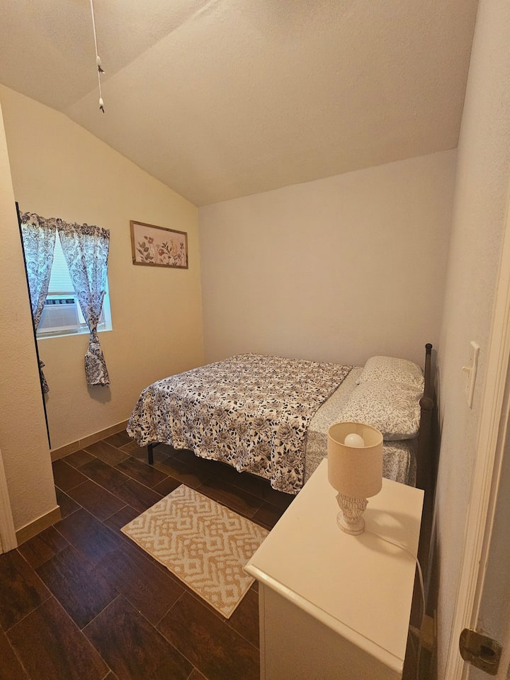 Living Room, Tv And Can Be Use - St. Cloud, FL