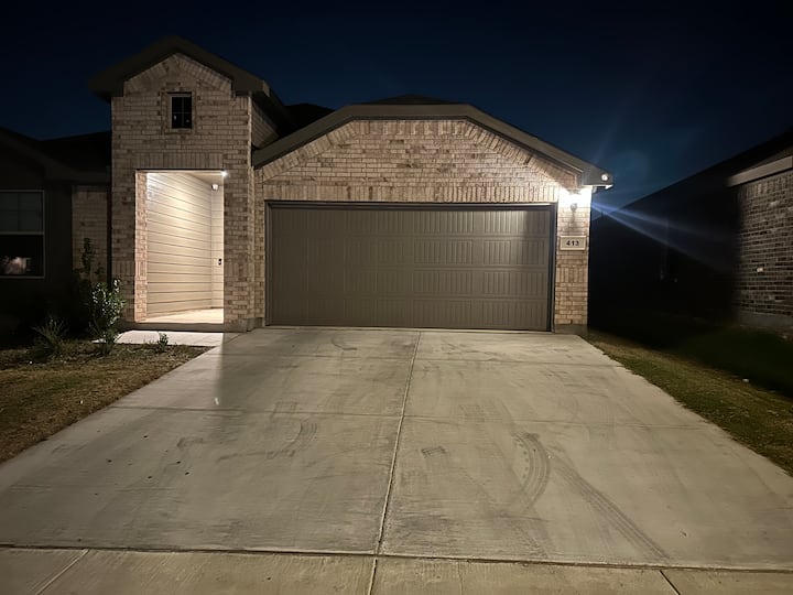 *A Hidden Gem
Mins Away From The Stockyard! Nice! - Fort Worth, TX