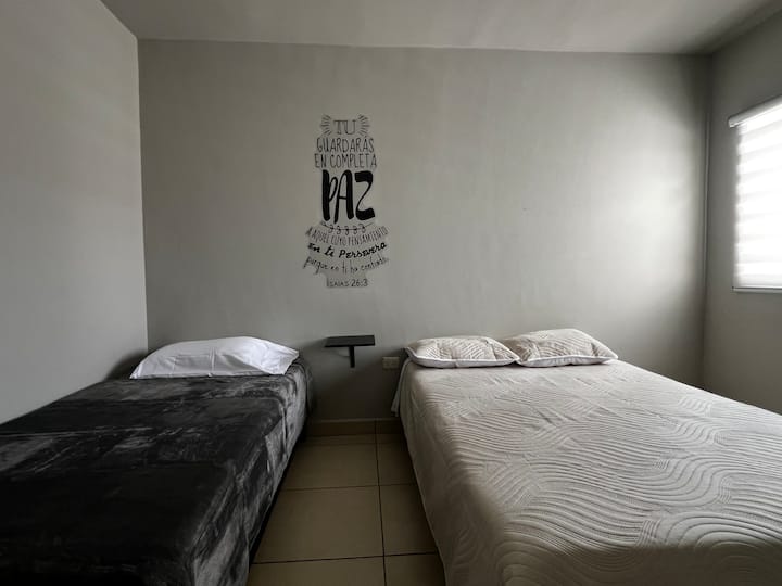 Pa: Amplio Seguro Y Climatizado Para 8p - 살티요