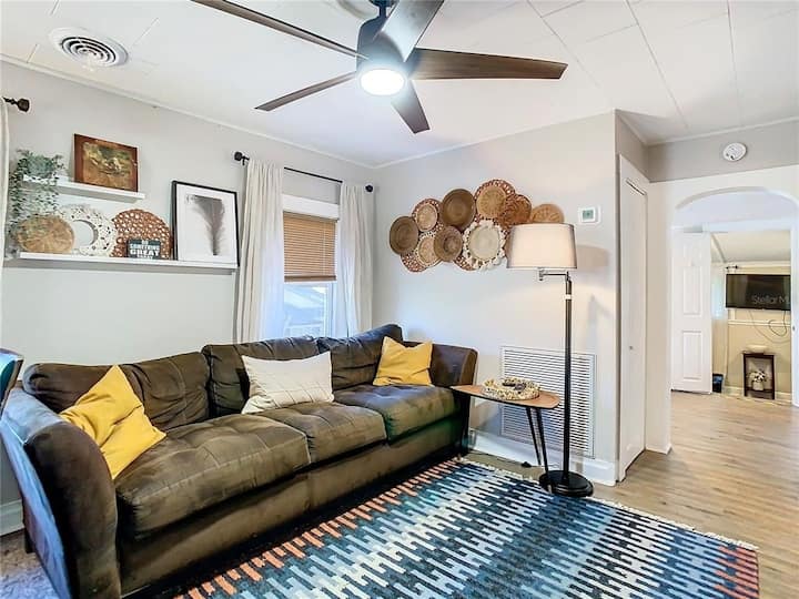 2br W/ Yard, Parking & Privacy – Seminole Heights - Hillsborough County, FL