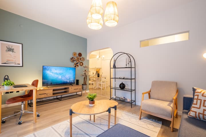 Fully Renovated 2br Flat In Center Of Moda - Bostancı