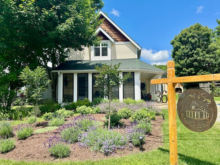 The Garden House-hot Tub,fire Pit-central Location - Huntsville