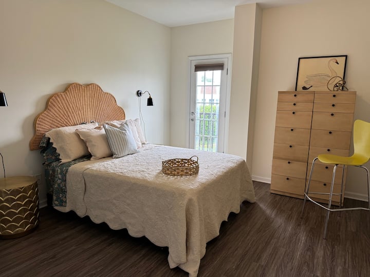 The Hickory Hideout - Hickory, NC