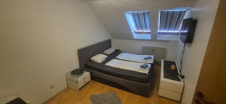 Schönes Zimmer In Meiner Wohnung  Nähe Bahnhof! - Graz