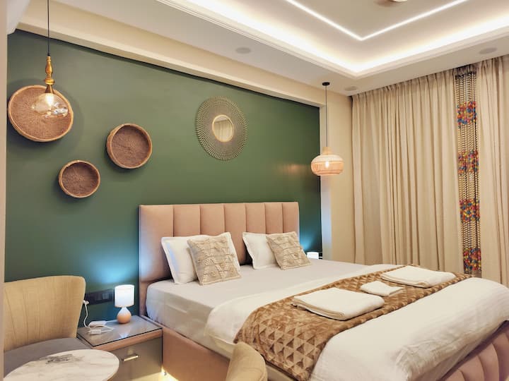 Cozycostays | Omaxe Hazratganj|near Ekana Stadium - Lucknow