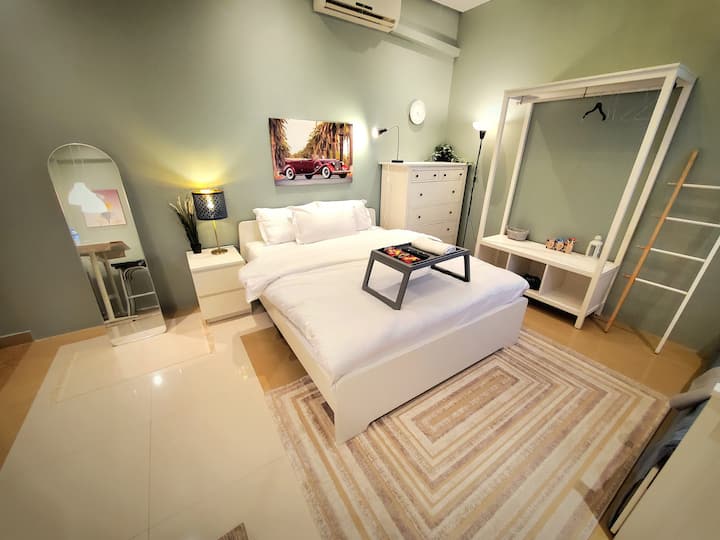 Warm & Cozy|sleeps 4|nr Metro, Dwtc| Free Parking - Dubai Airport (DXB)