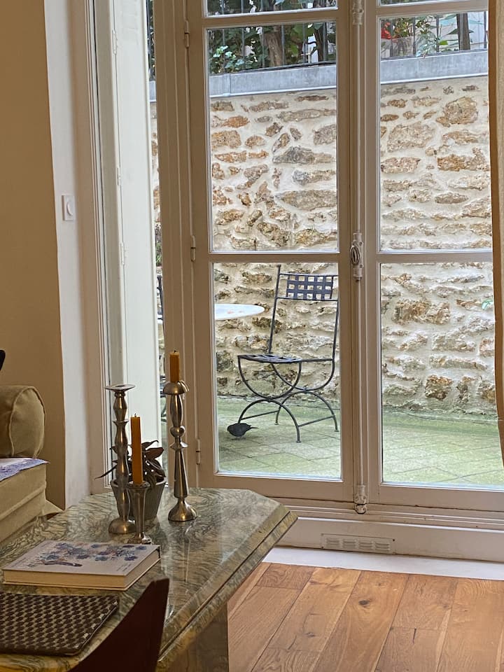 Appartement Charmant Avec Terrasse Privé - ibis Paris Gare du Nord TGV