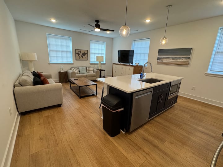 Spacious Modern Townhome Uptown - Charlotte, NC