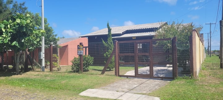 Casa Em Oasis Sul Madeira E Alvenaria Fundos. - Tramandaí