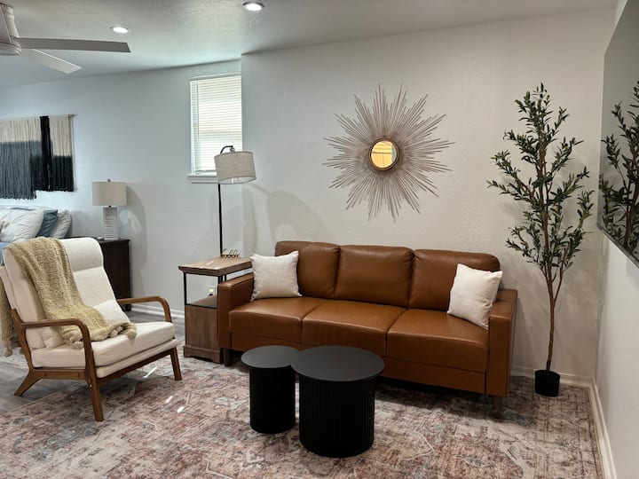 Cozy Midtown Studio Bungalow - オクラホマ・シティ, OK