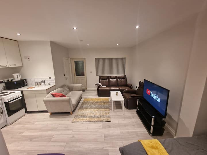 Studio Flat Luton Airport - Dunstable
