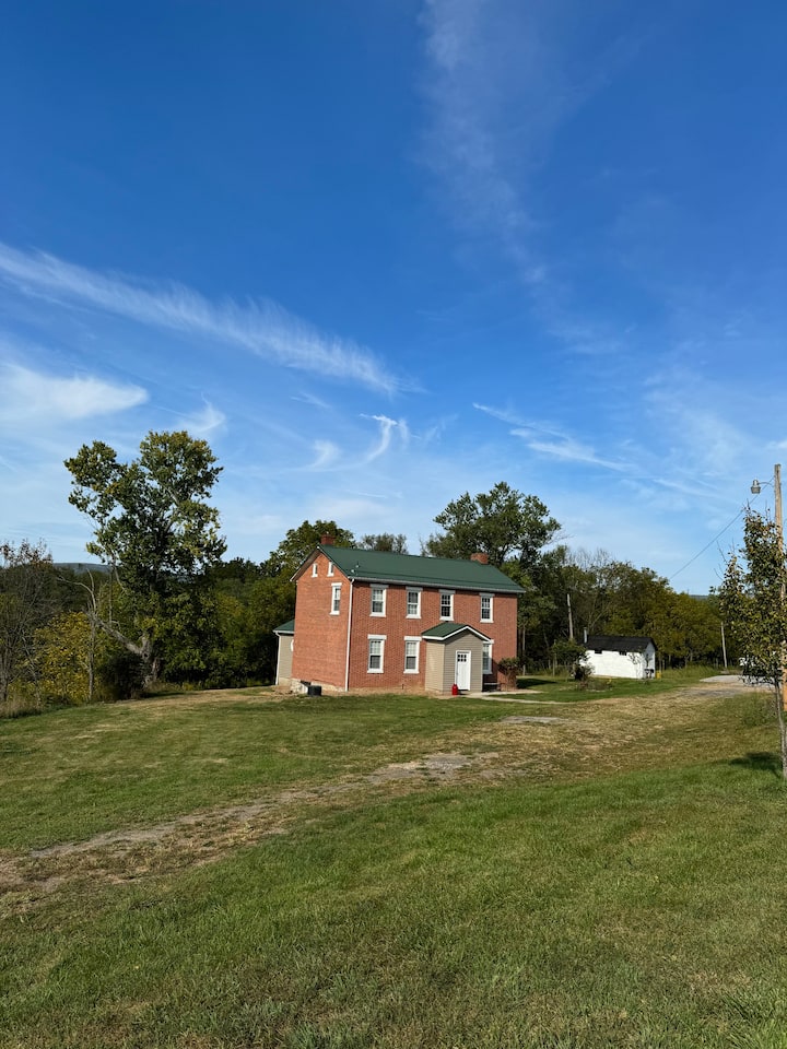 Historic Remodeled Farmhouse From 1873. - Bedford, PA