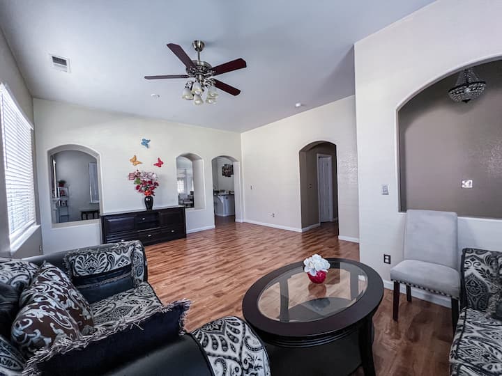 Spacious 4 Bedroom 2.5 Bathroom - Fresno, CA