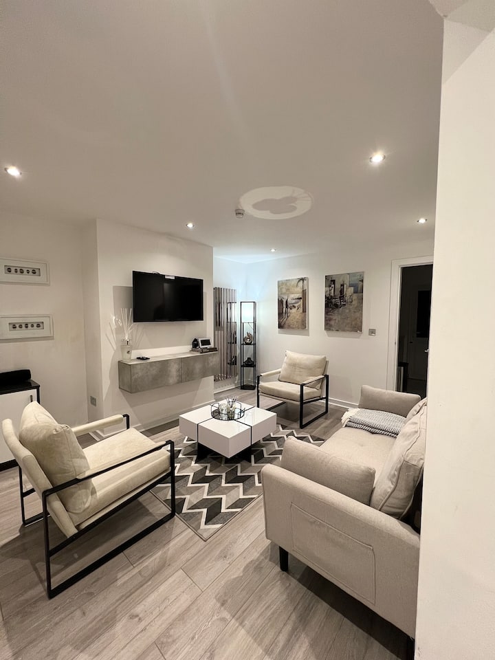 Entire House Near Etihad Stadium & City Centre - Oldham