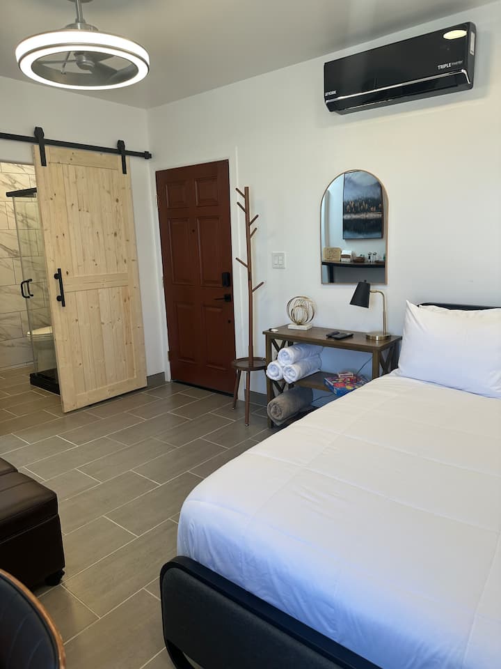 Uptown Loft Suite - Albuquerque, NM