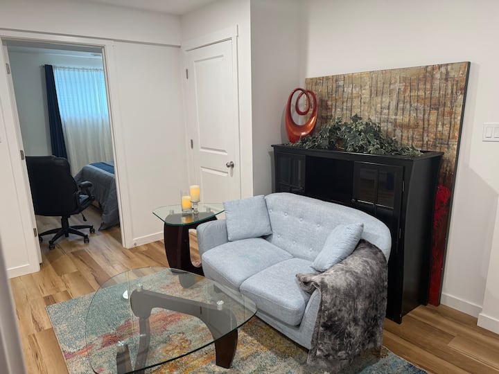 Cozy Private Suite + Office Nook - Edmonton